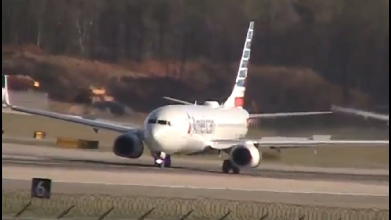 Boeing 737 Crosswind Landing at CLT - YouTube