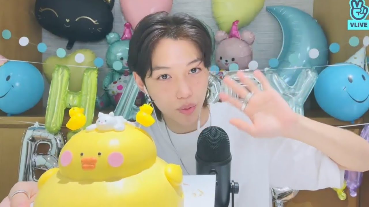 [ENG SUB] FELIX ASMR AT BIRTHDAY VLIVE | 220915 | STRAY KIDS VLIVE 2022 ...