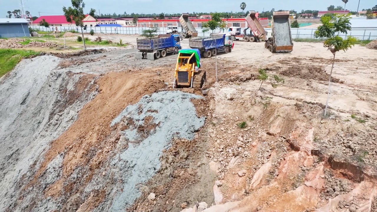 Fantastic Dump Truck Spreading filling Land Talent skill with Bulldozer ...