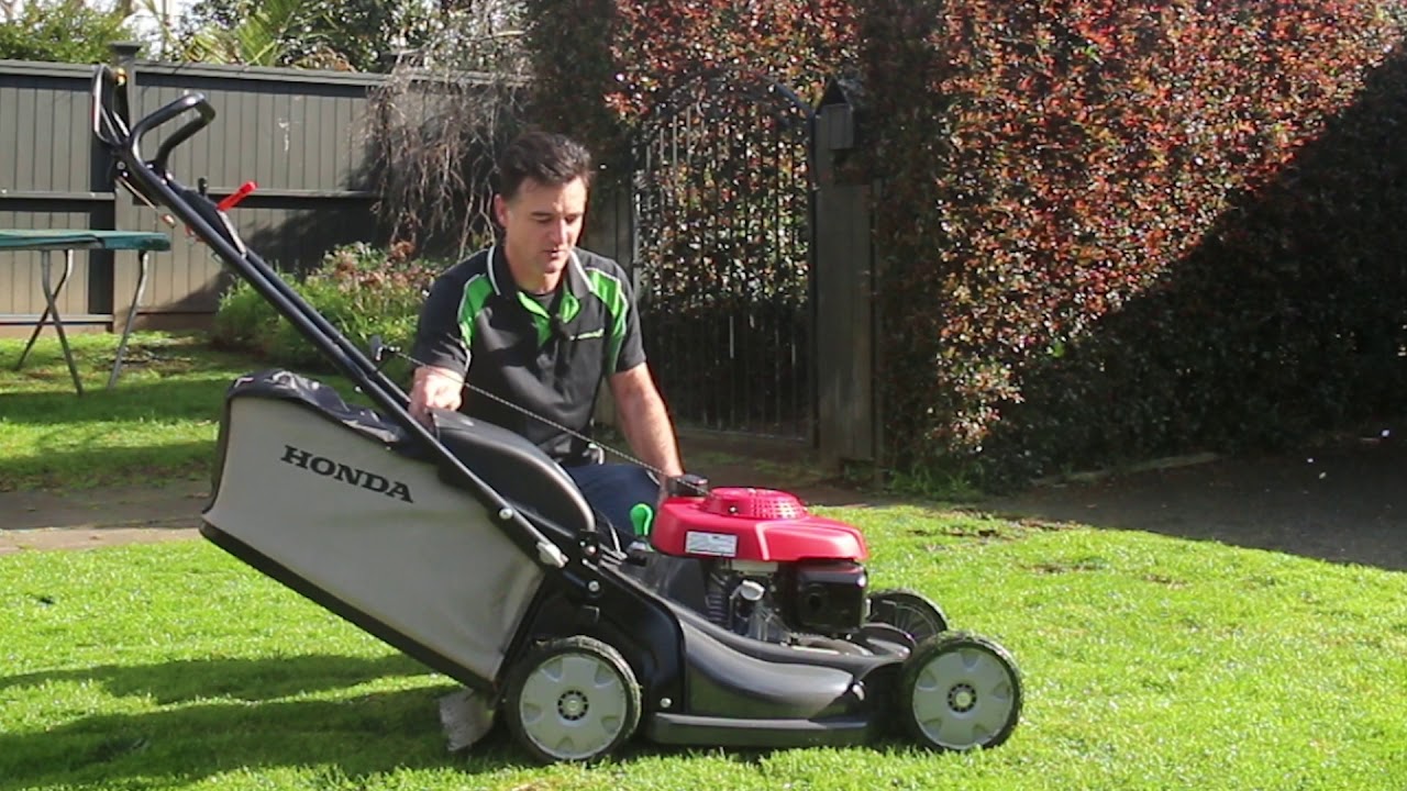 Honda HRX217 lawnmower testimonial - YouTube