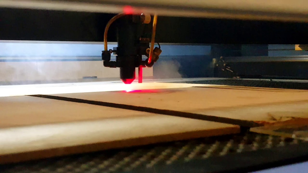 Grabado Láser en MDF - YouTube