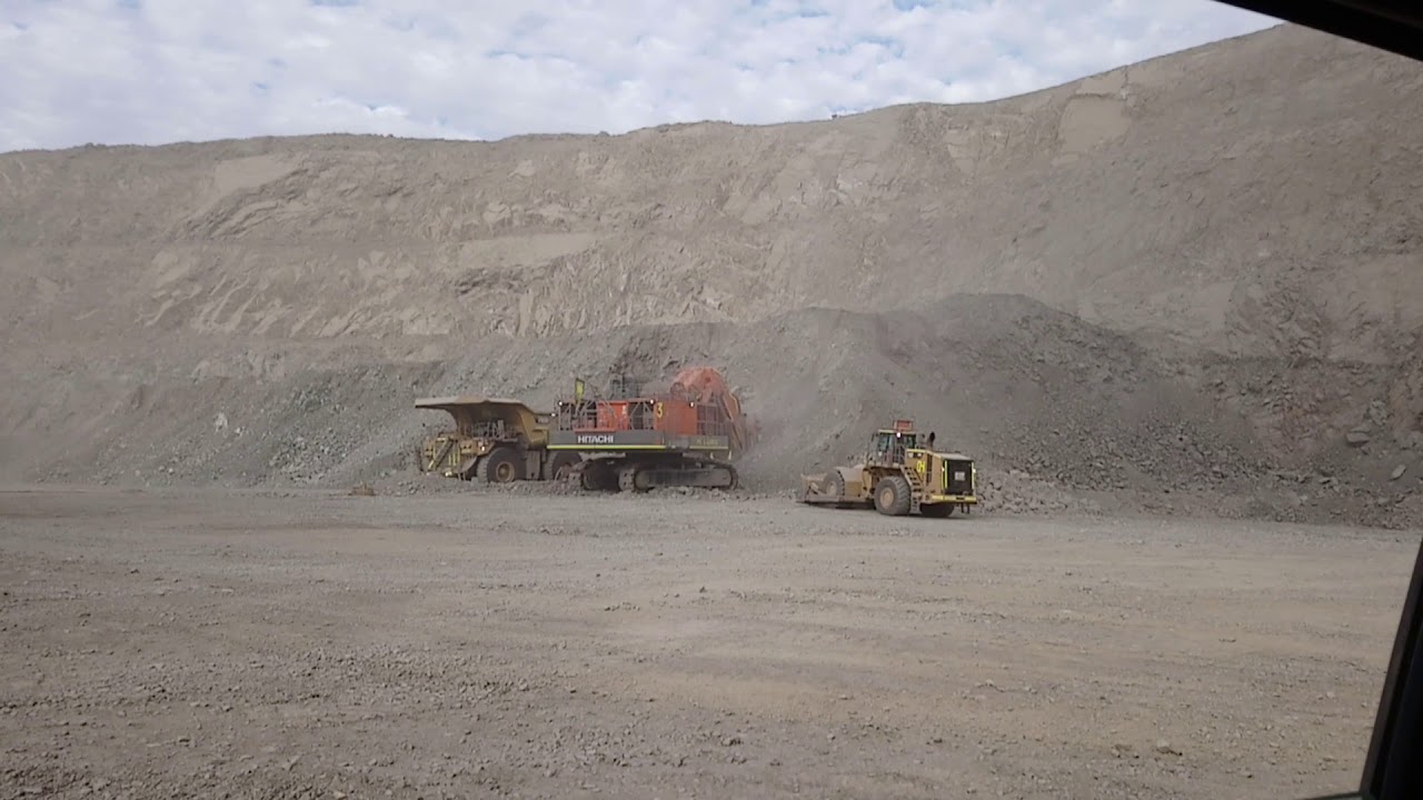 Pala hitachi ex 5600 - YouTube