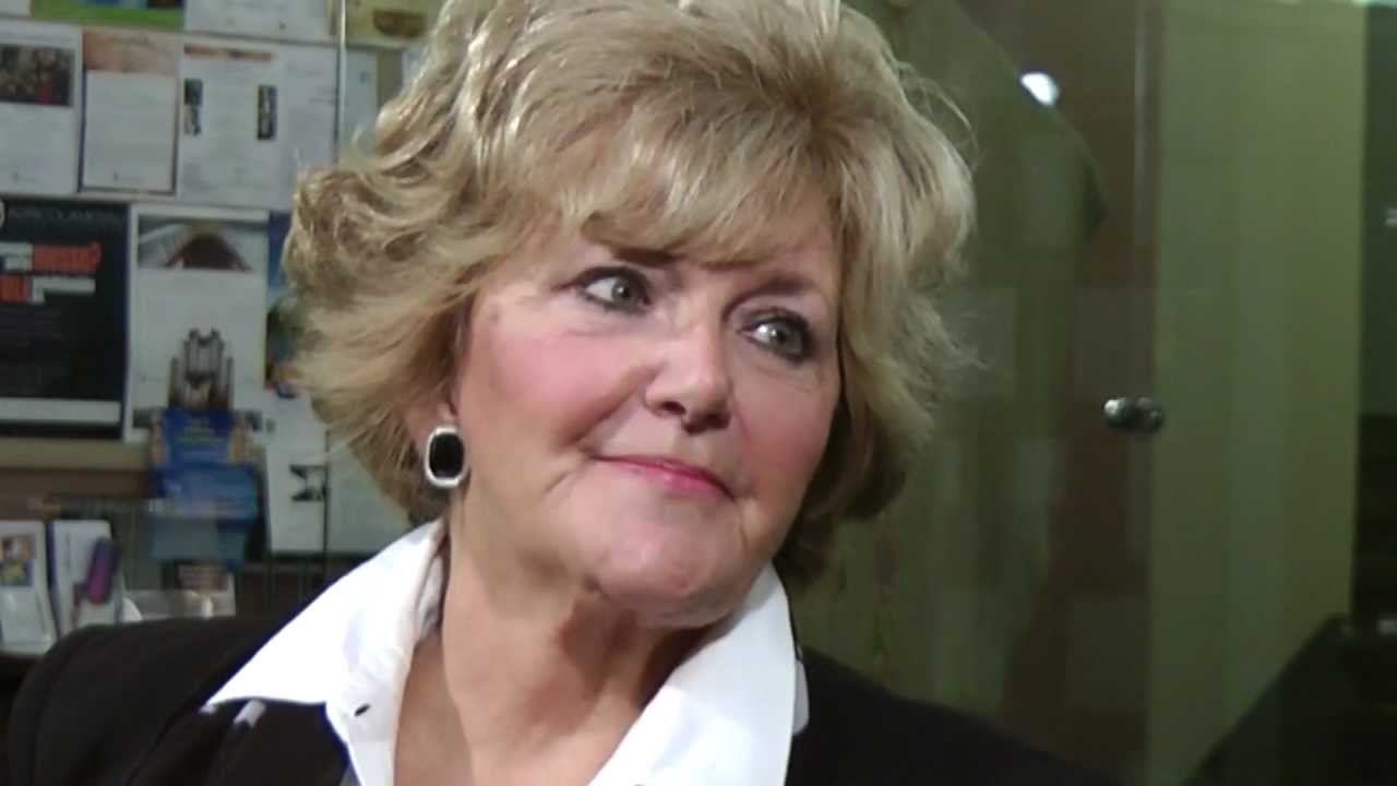 Becky Pippert - How to share Gospel? - YouTube