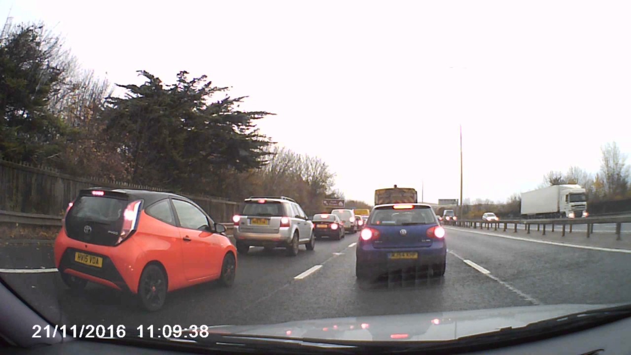 M27 Bin Lorry Crash, Junction 12 - YouTube