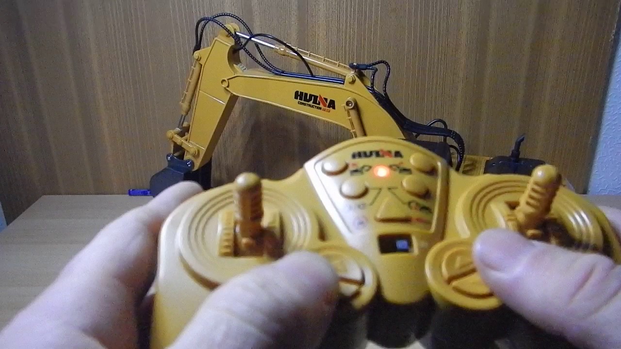 RC Bagger/Excavator - YouTube