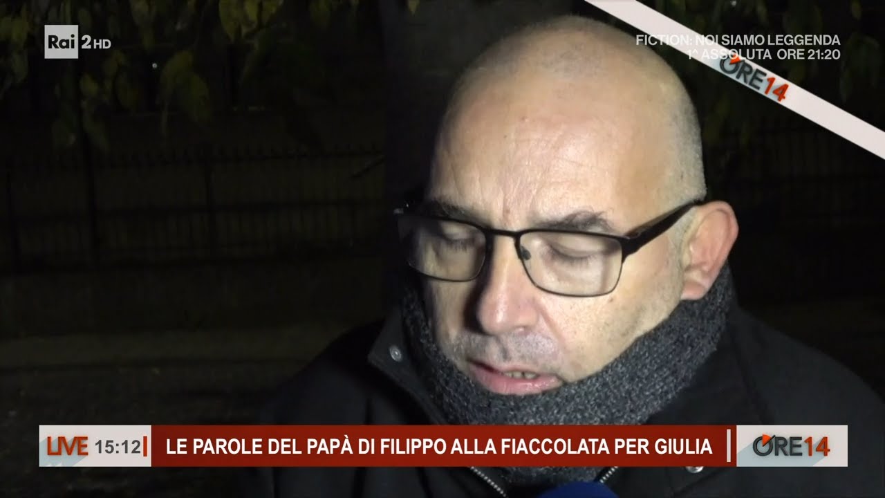 Le parole del papà di Filippo alla fiaccolata per Giulia - Ore 14 del 22/11/2023 - YouTube