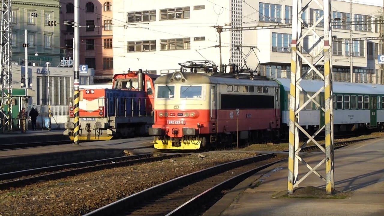 Plecháč, elektrická lokomotiva řady 242 (FHD) - YouTube