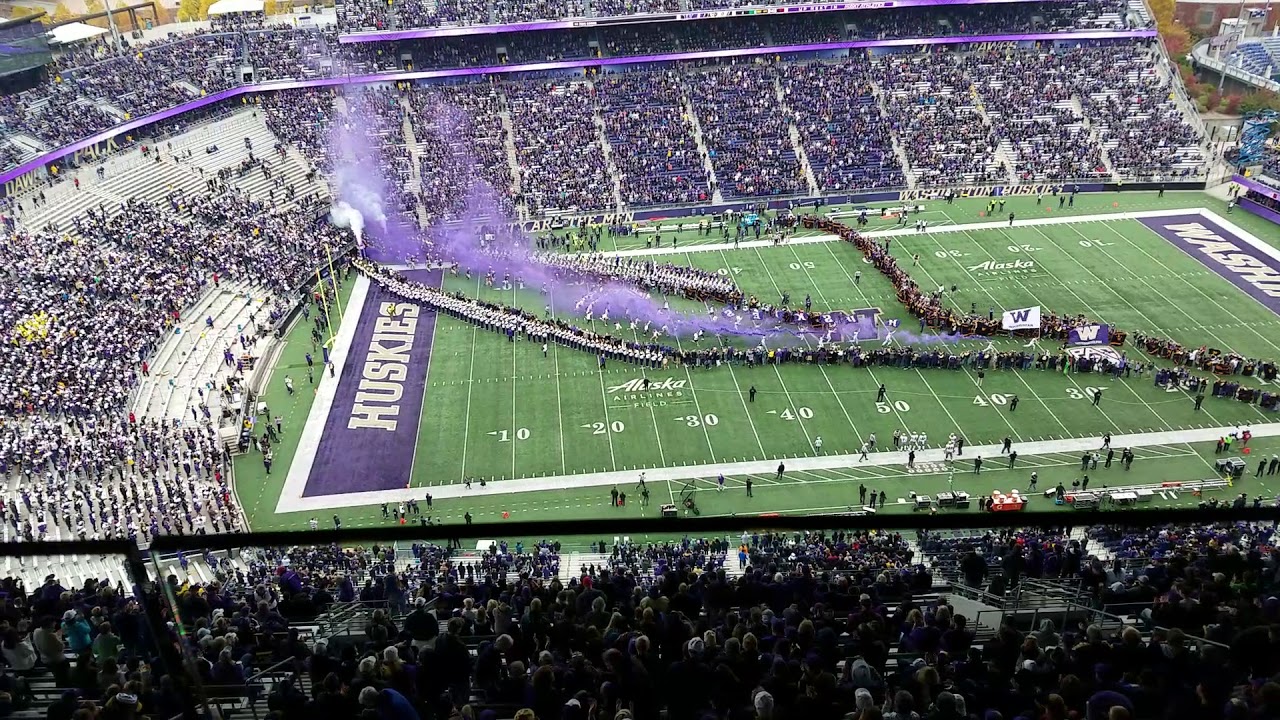 2018 UW Homecoming Football - YouTube