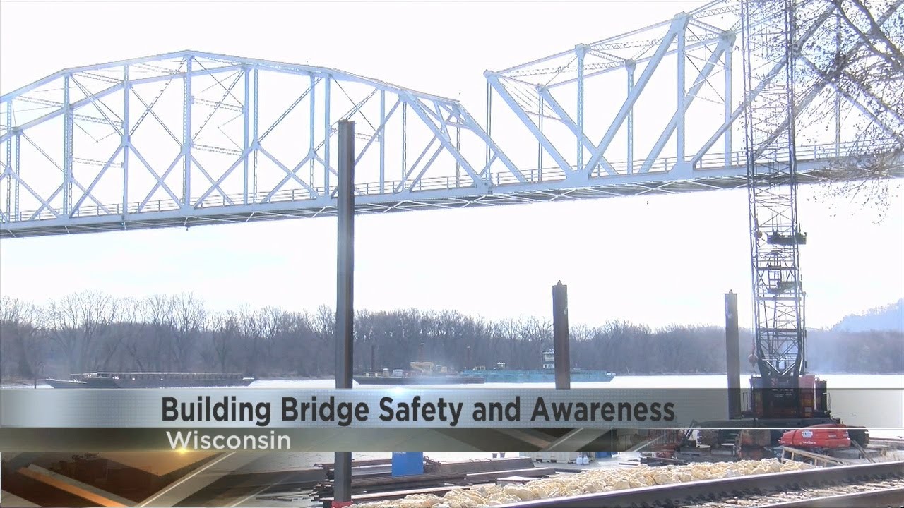 Lansing's Black Hawk Bridge remains closed - YouTube