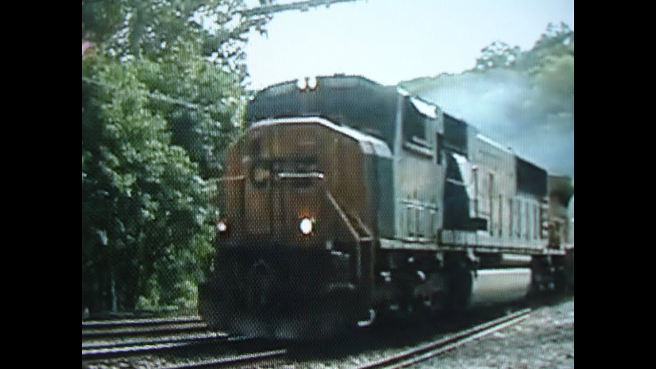 CSX 4555 & 350 Pull Auto Rack Through Woodstock - YouTube