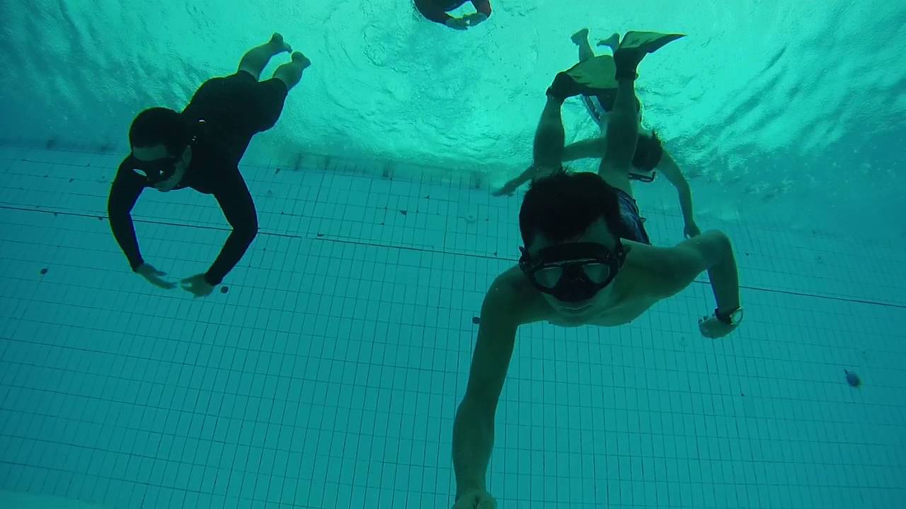 Funny Moment In The Pool - Freedive - YouTube