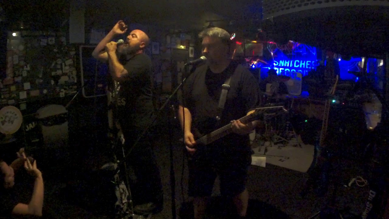 Coven performs "Iron Dick" at Wally's House of Booze - YouTube