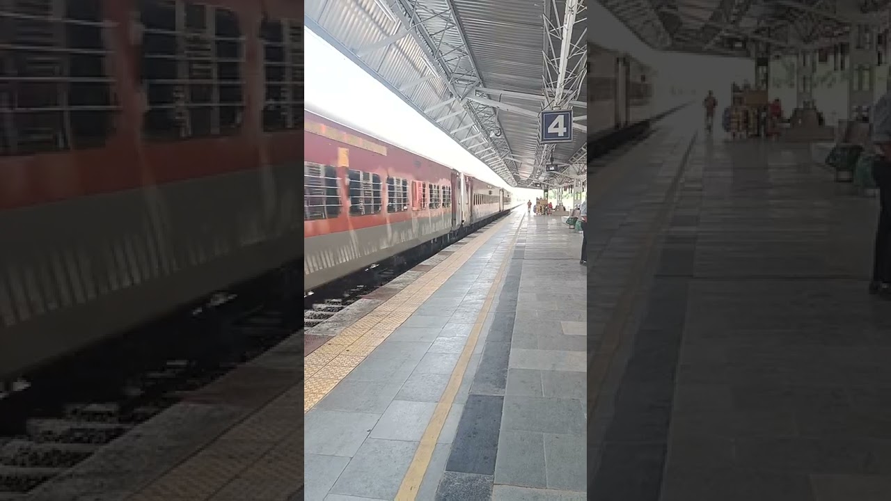 12912 Haridwar Valsad Superfast Express crossing Bharuch Junction # ...