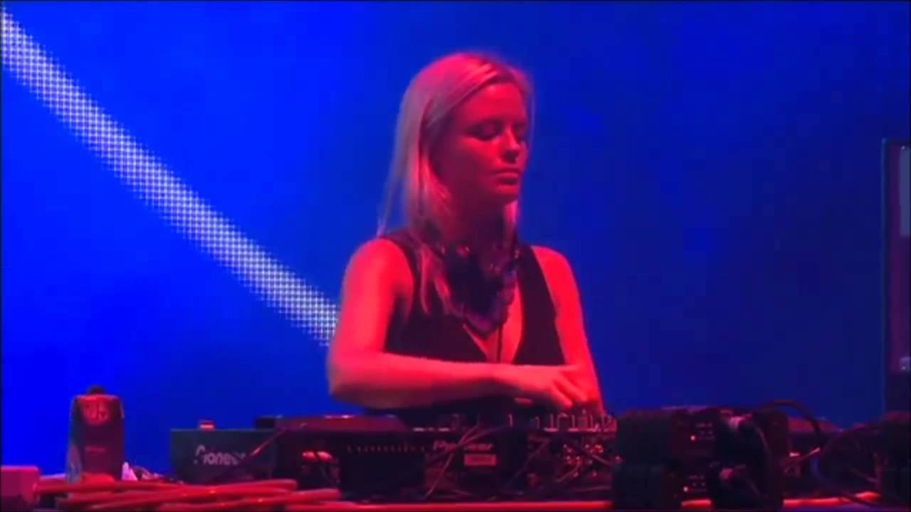 Ida Engberg @ Exit Dance Arena 2010 - YouTube