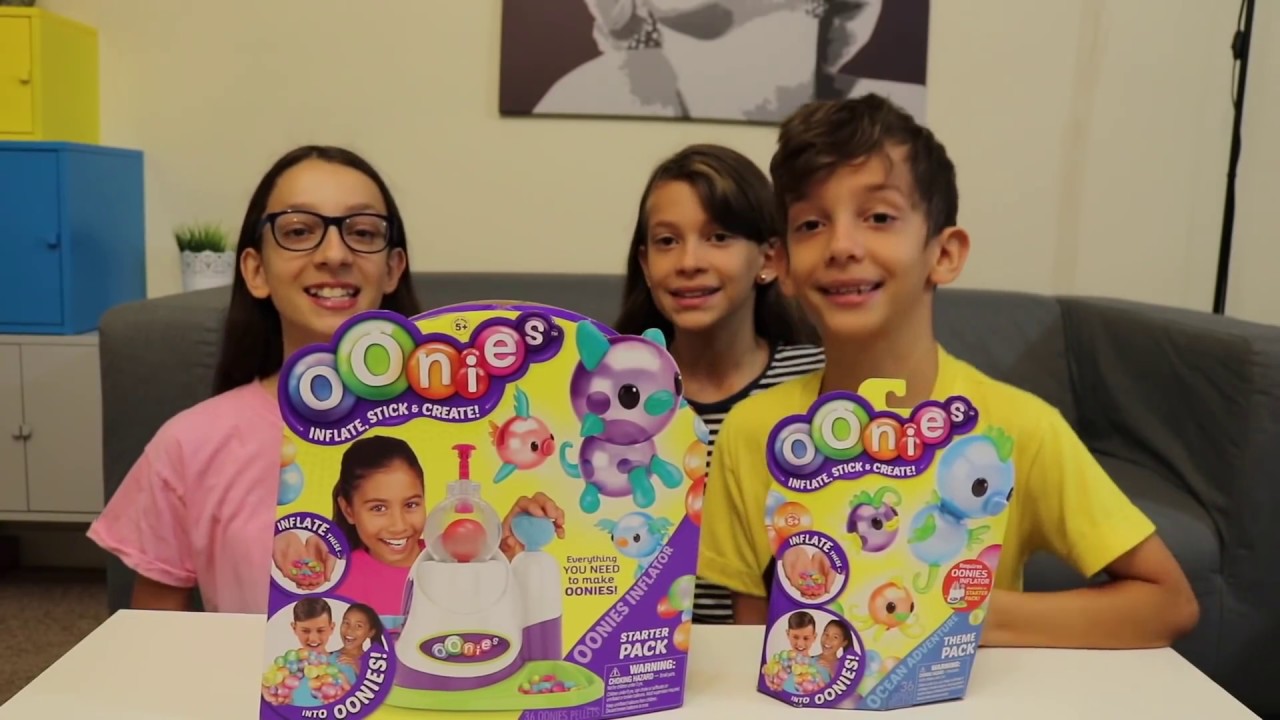 ABRINDO E BRINCANDO COM OONIES BALLONS + BEIJOS DIVULGANDO CANAIS - YouTube