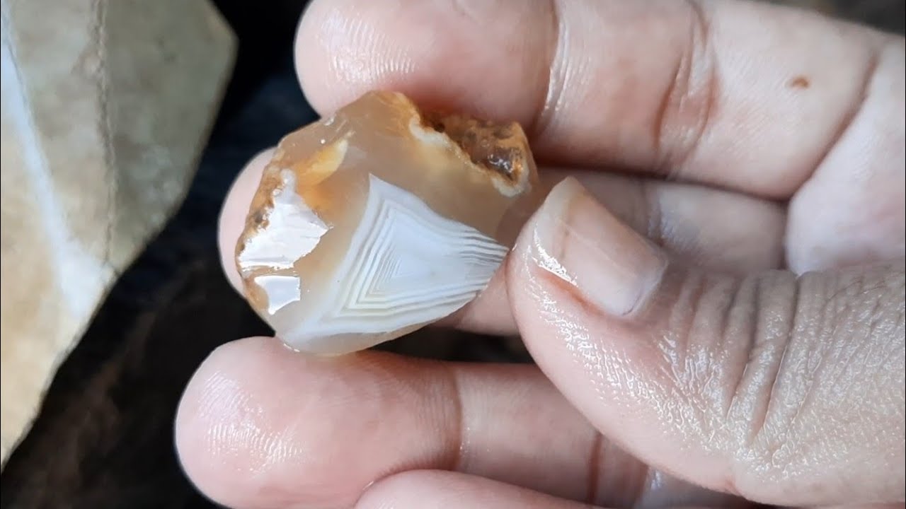 hampir di buang ternyata serpihan batu ini setelah di proses begini ...