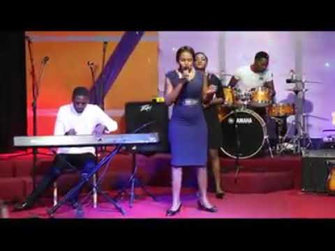 Minister Temwani|Spontaneous Worship - Way Maker 2017 - YouTube