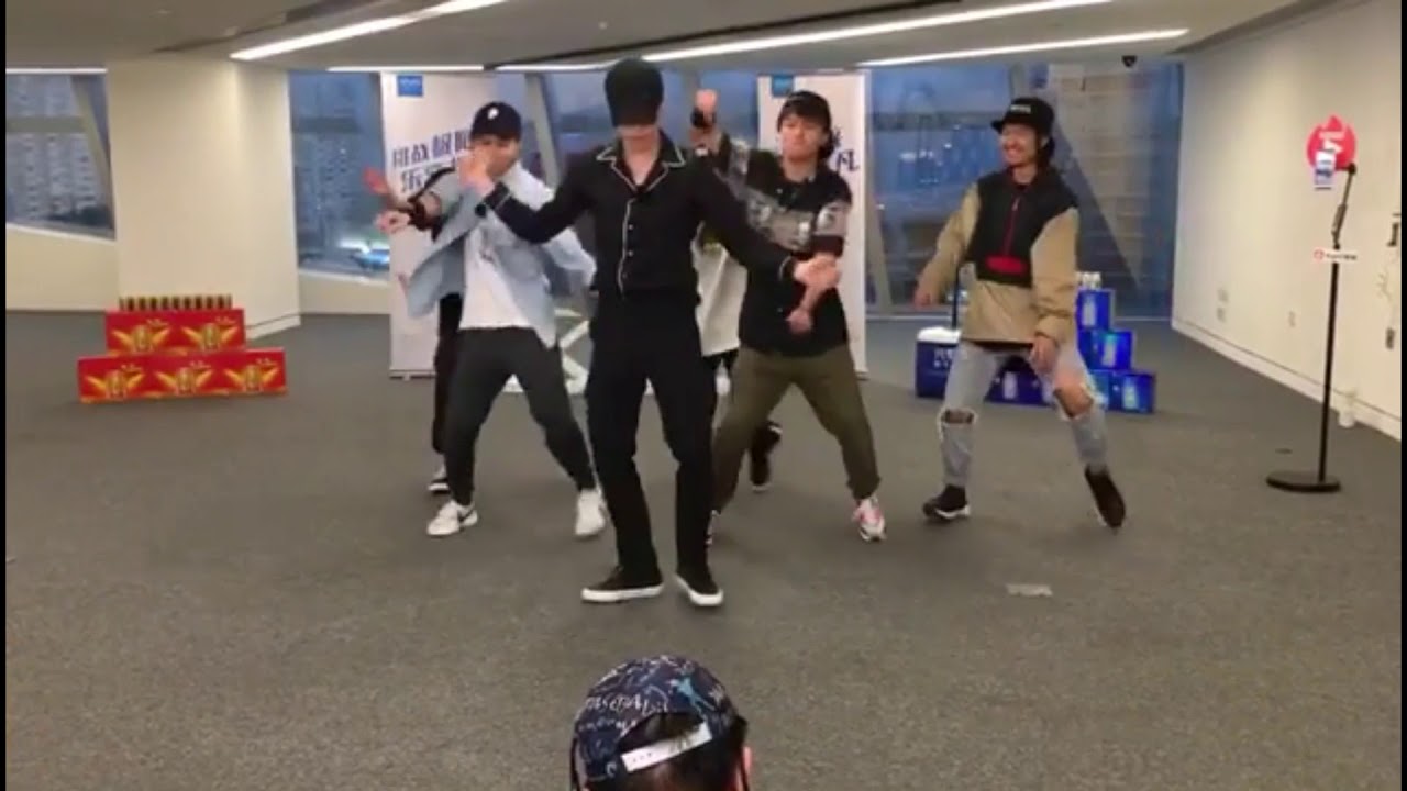 EXO LAY'S cute version of KoKo Bop 😍😍😍 - YouTube