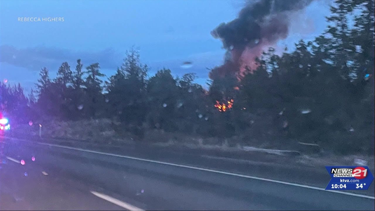 Highway 97 drivers report motor home fire at 'Dirt World' - YouTube