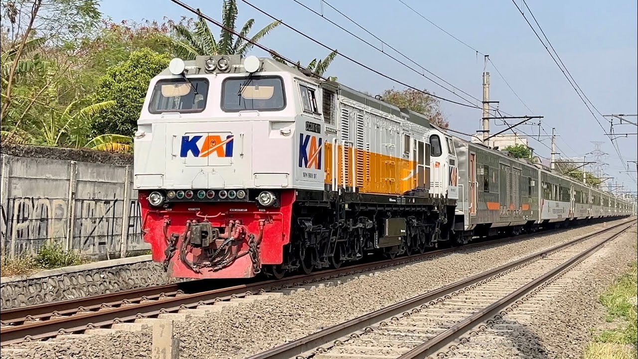 Jam Padat! | Kumpulan Kereta Api Ngebut Melintas di Tambun Selatan ...