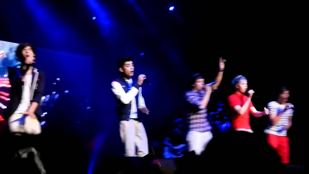 Moments (Live): One Direction concert Melbourne 16/4/12 - YouTube