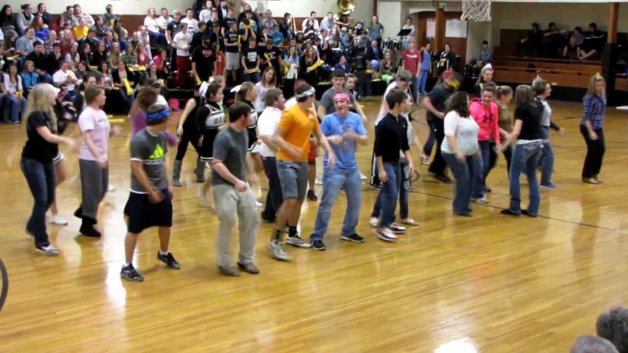 Quitman High School Flash Mob - Wobble - YouTube