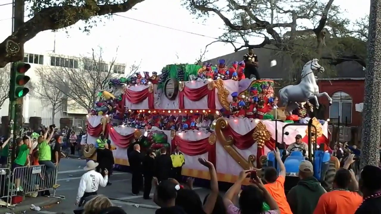 2014 Krewe of Bacchus parade in New Orleans (Float 3D The Chariot with ...