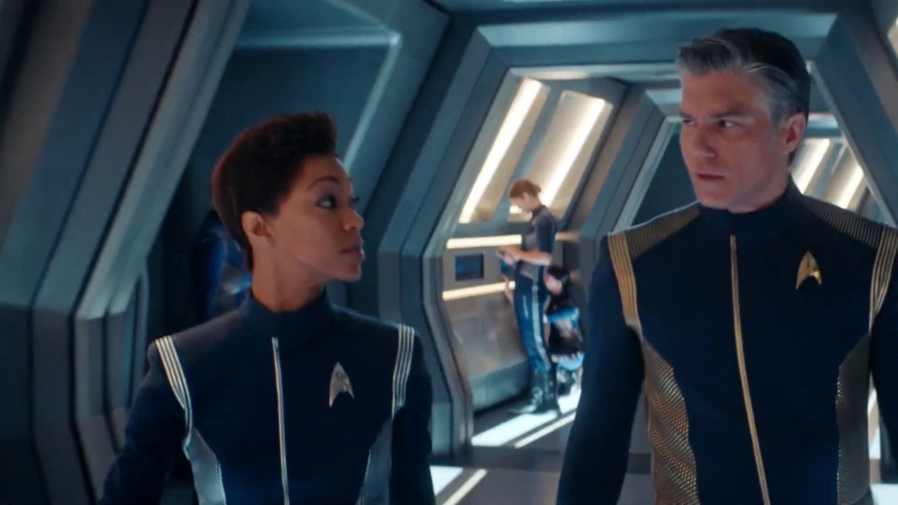 Only Female Engineers Working in the Corridor on Star Trek Discovery ...