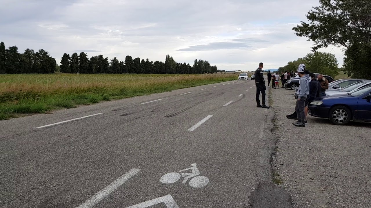 Volkswagen Golf V GTI ED30 vs BMW M435D Avignon - YouTube