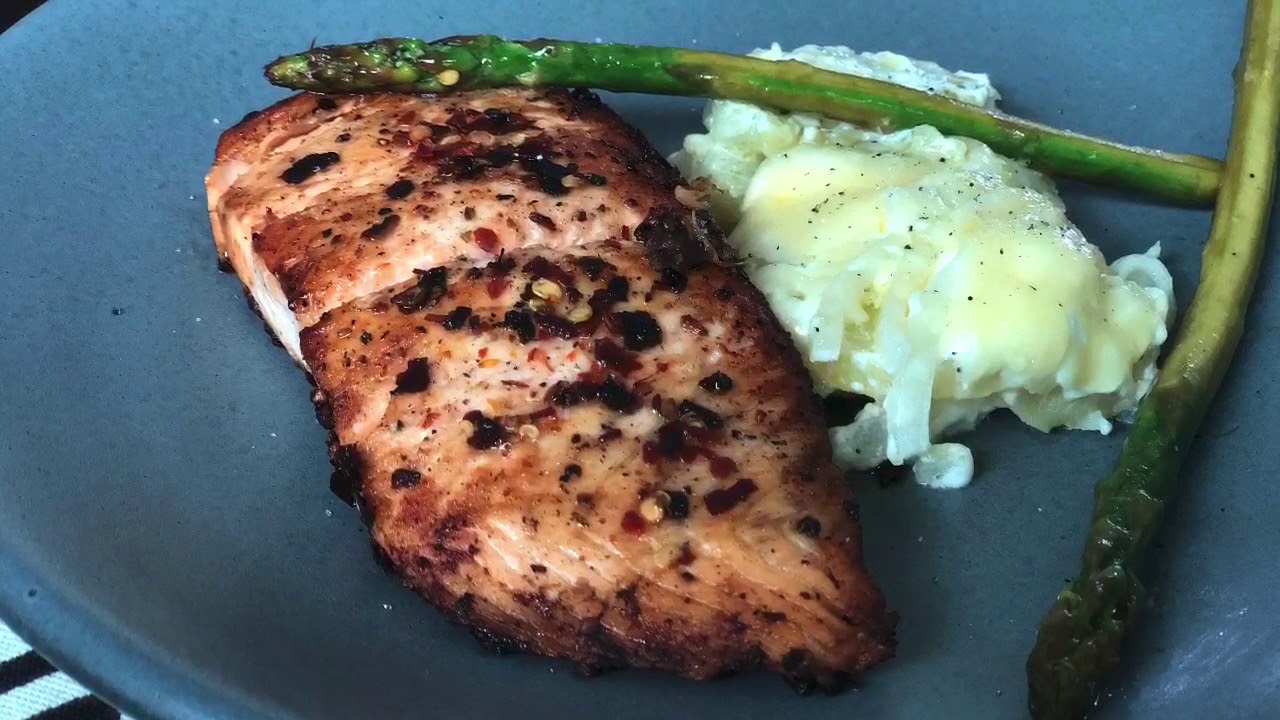 Salmón con papas al horno - YouTube