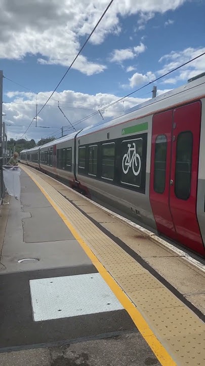 745 Stansted express Train speeding through stansted mountfitchet on ...