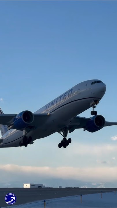 Why Did Airbus Build The A340 With 4 Engines? - YouTube