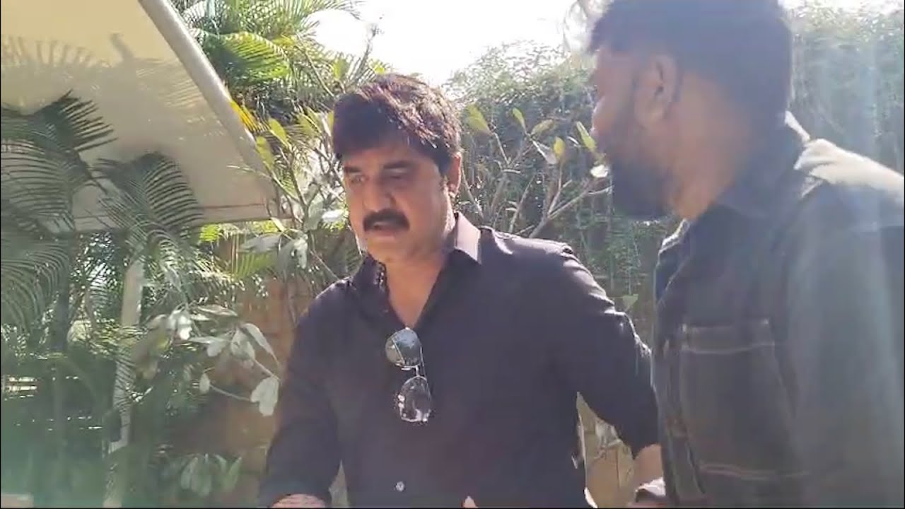 అల్లు అర్జున్ ని పరామర్శించిన హీరో శ్రీకాంత్.. | Hero Srikanth Visuals ...