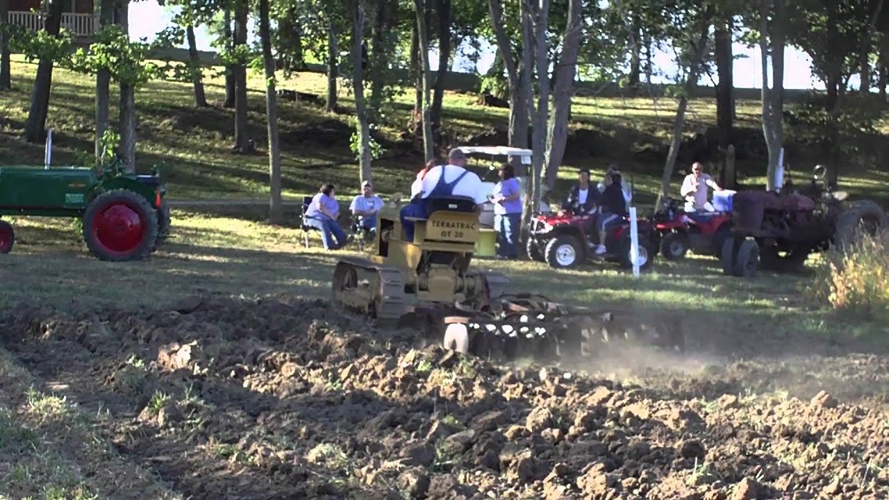 PLOW DAY Disking and plowing with a crawler Trenton, Ohio pt1 - YouTube