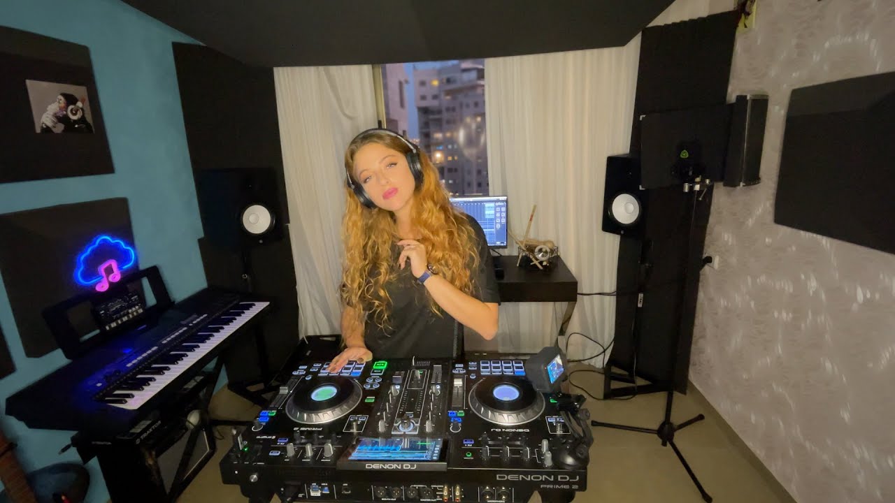 Erika Krall- KRALLING # 24 (Melodic Techno, Indie Dance) - YouTube