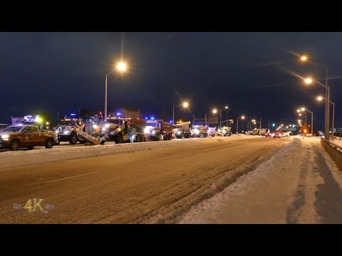 Highway 401: Giant convoy of 20+ heavy snowplows stopping by Weston ...