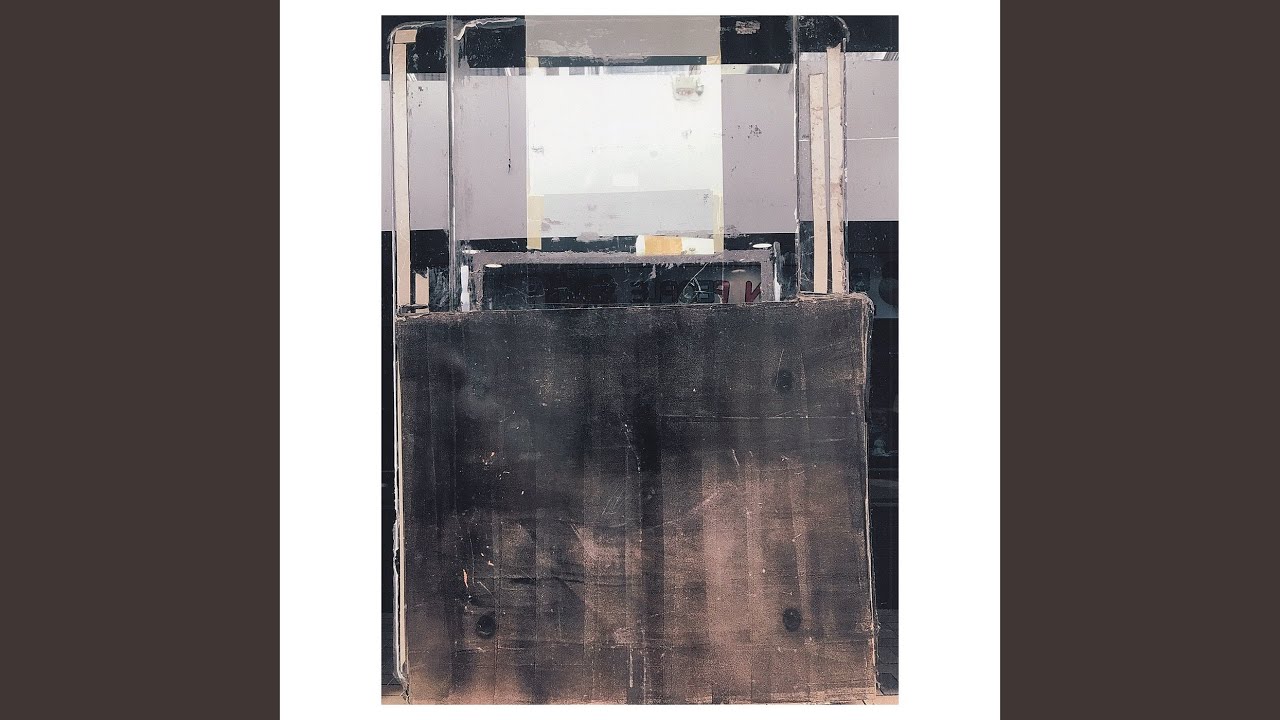 ENTERTAINING THE CLOCK THE MIRROR - YouTube