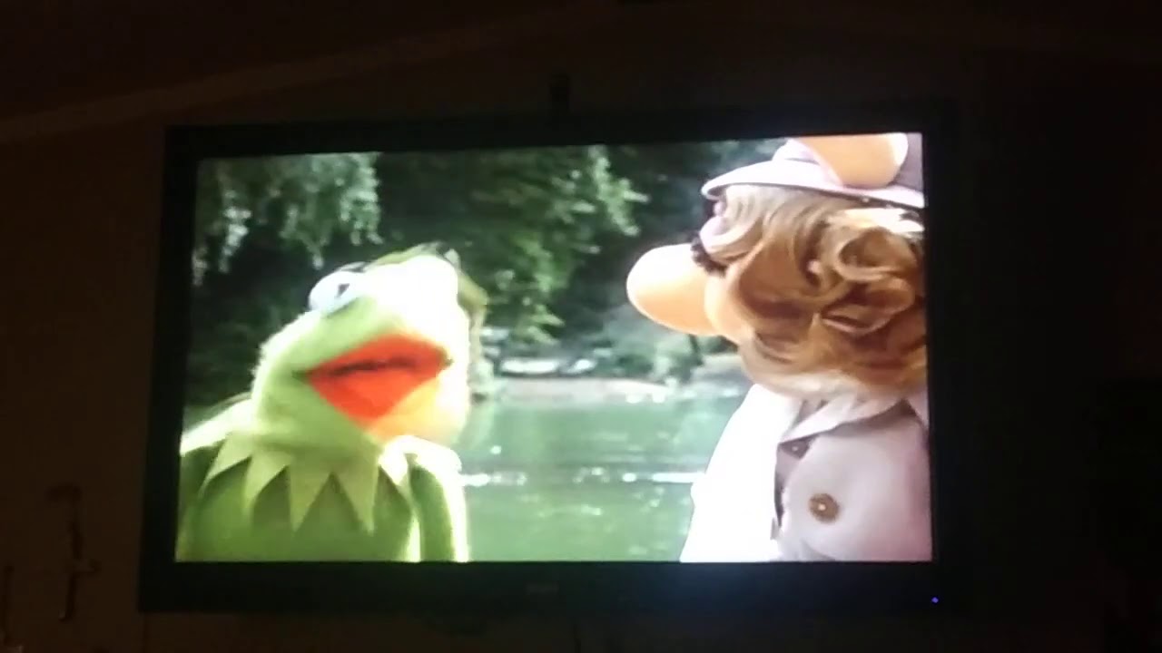 The Great Muppet Caper: An Argument at the Park - YouTube