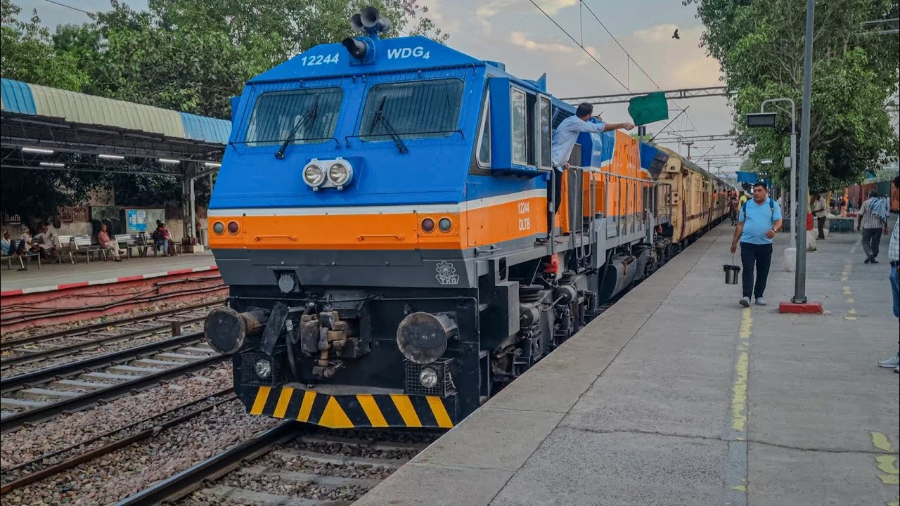 Beautiful Liveried Diesel Locomotive Acceleration - YouTube