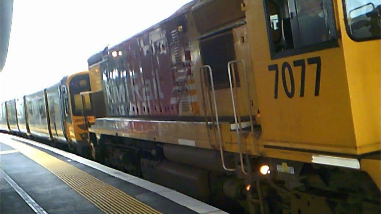 5 carriage Te Huia , Train "100" , Puhinui 3rd October 2022 . - YouTube