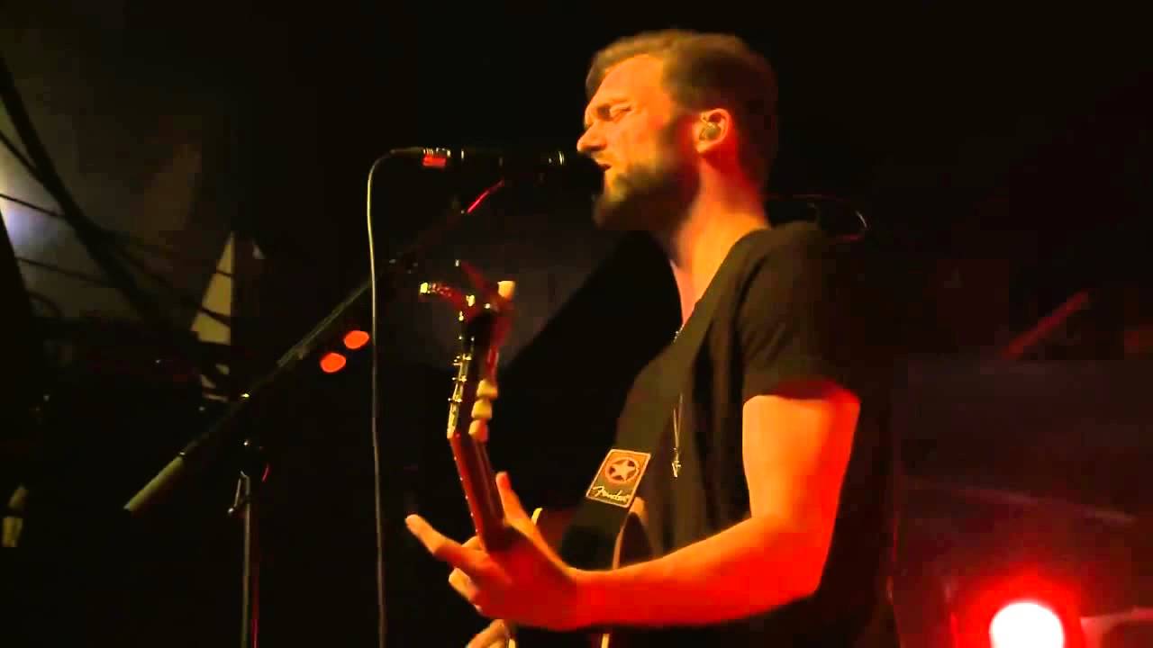 Lawson - Taking over me acoustic version 31-03-15 - YouTube