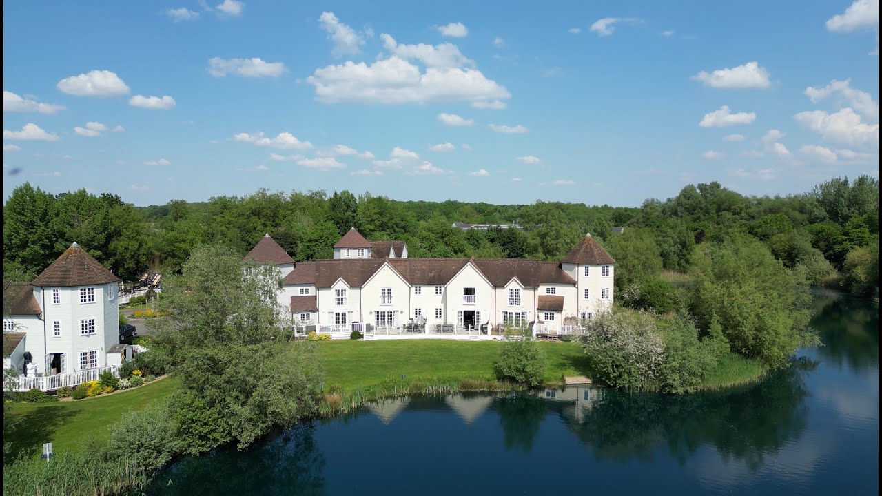 Windrush Lakes 89, 'Lodge View' - 4 Bedroom Lodge on Windrush Lake in ...