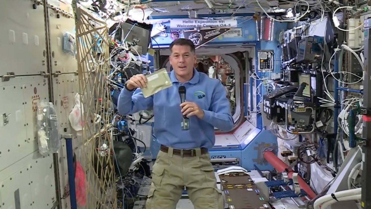 NASA astronauts celebrate Thanksgiving in space - YouTube