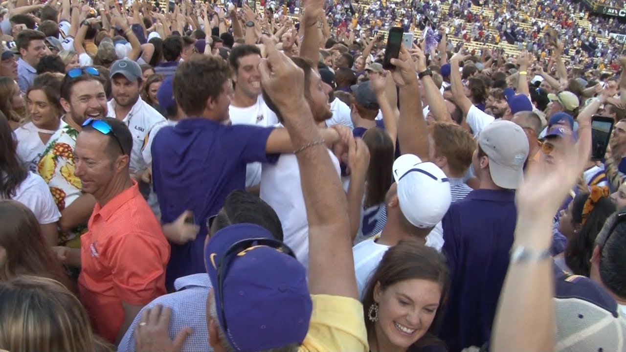 LSU fans push Tigers to upset win against #2 Georgia - YouTube