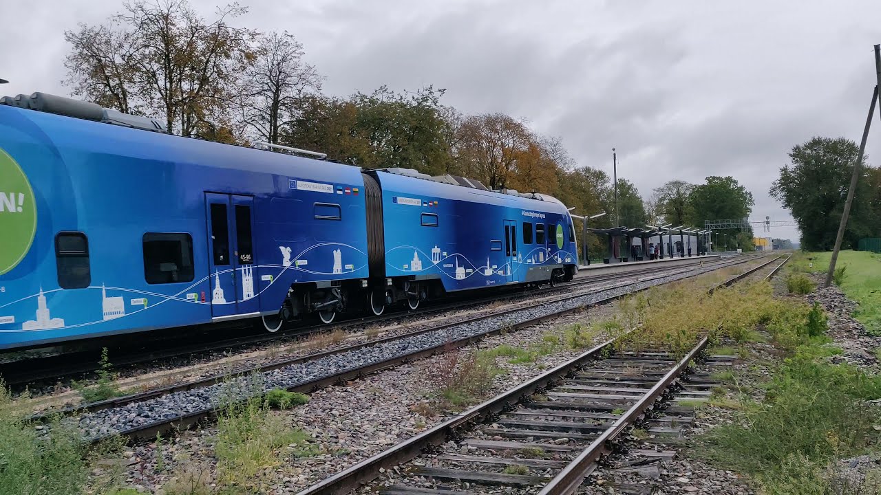 Lithuanian PESA DMU passing Jõgeva station in Connecting Europe Express ...