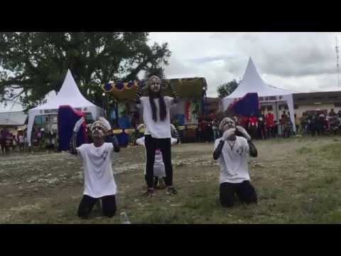 TARI TRADISIONAL DAN MODERN DANCE Timika Papua - YouTube