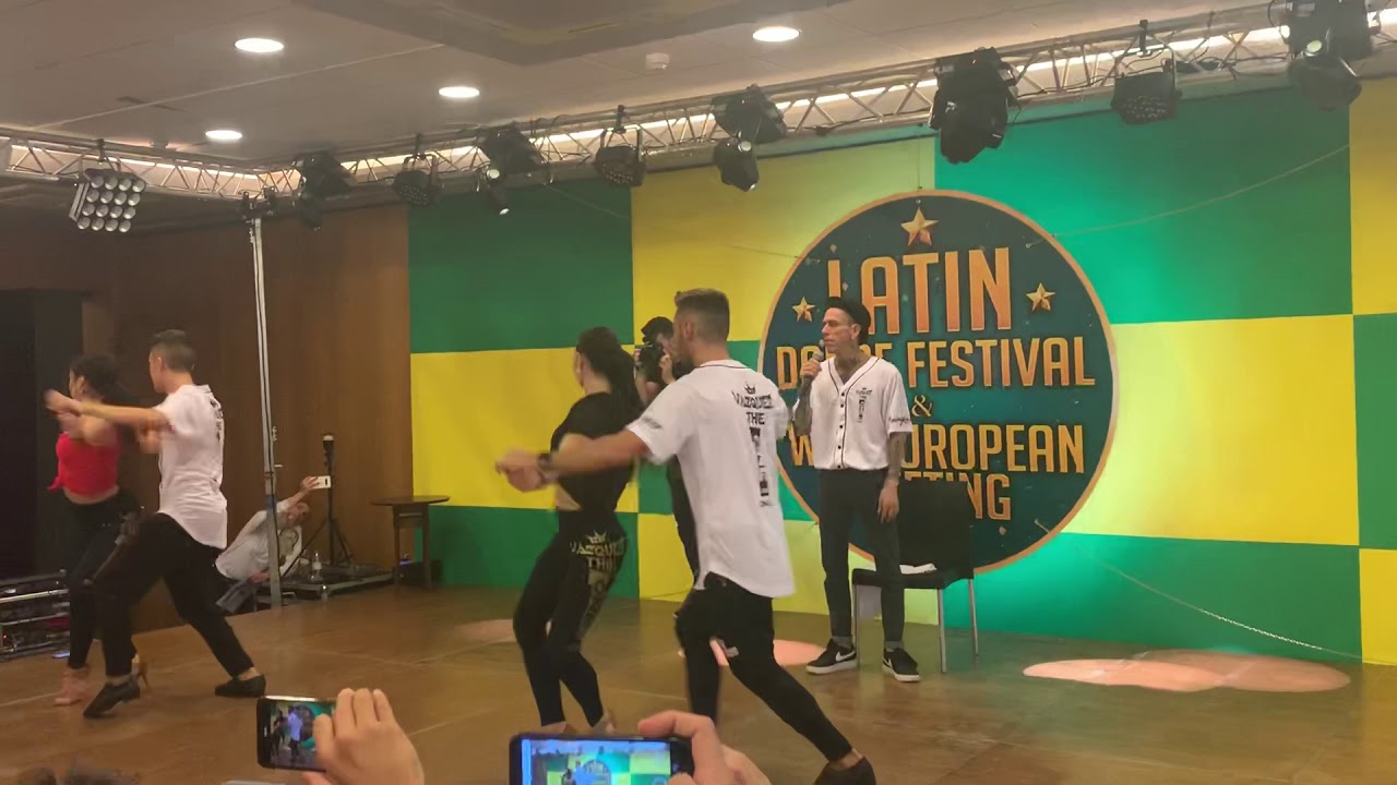 Salsa | Johnny Vazquez| Latin Dance Festival - YouTube