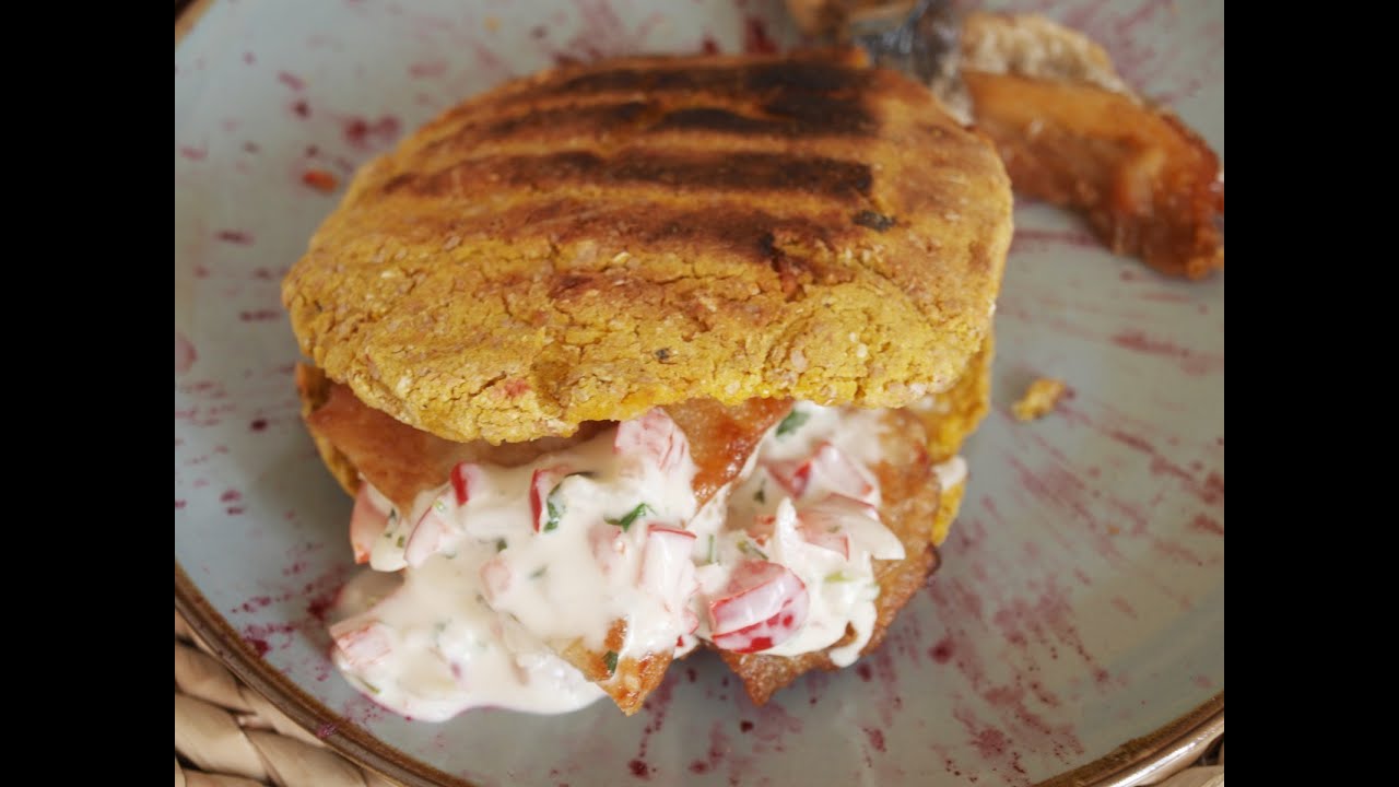 Arepas rellenas de pescado - YouTube