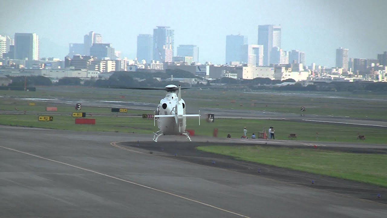 EC135 Landing JA32KC - YouTube