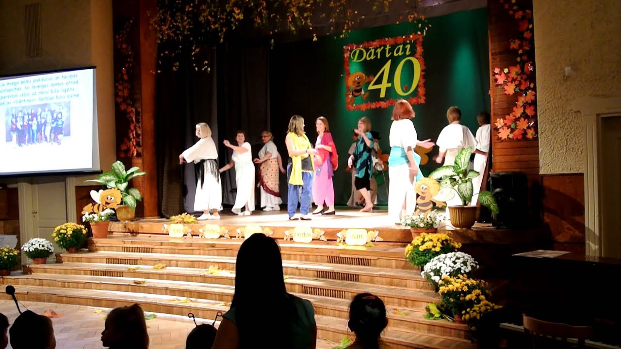 "Auga, auga rūžeņa" - YouTube